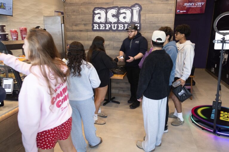 Brasileiros lideram expansão do açaí na Flórida - Portal Comunique-se